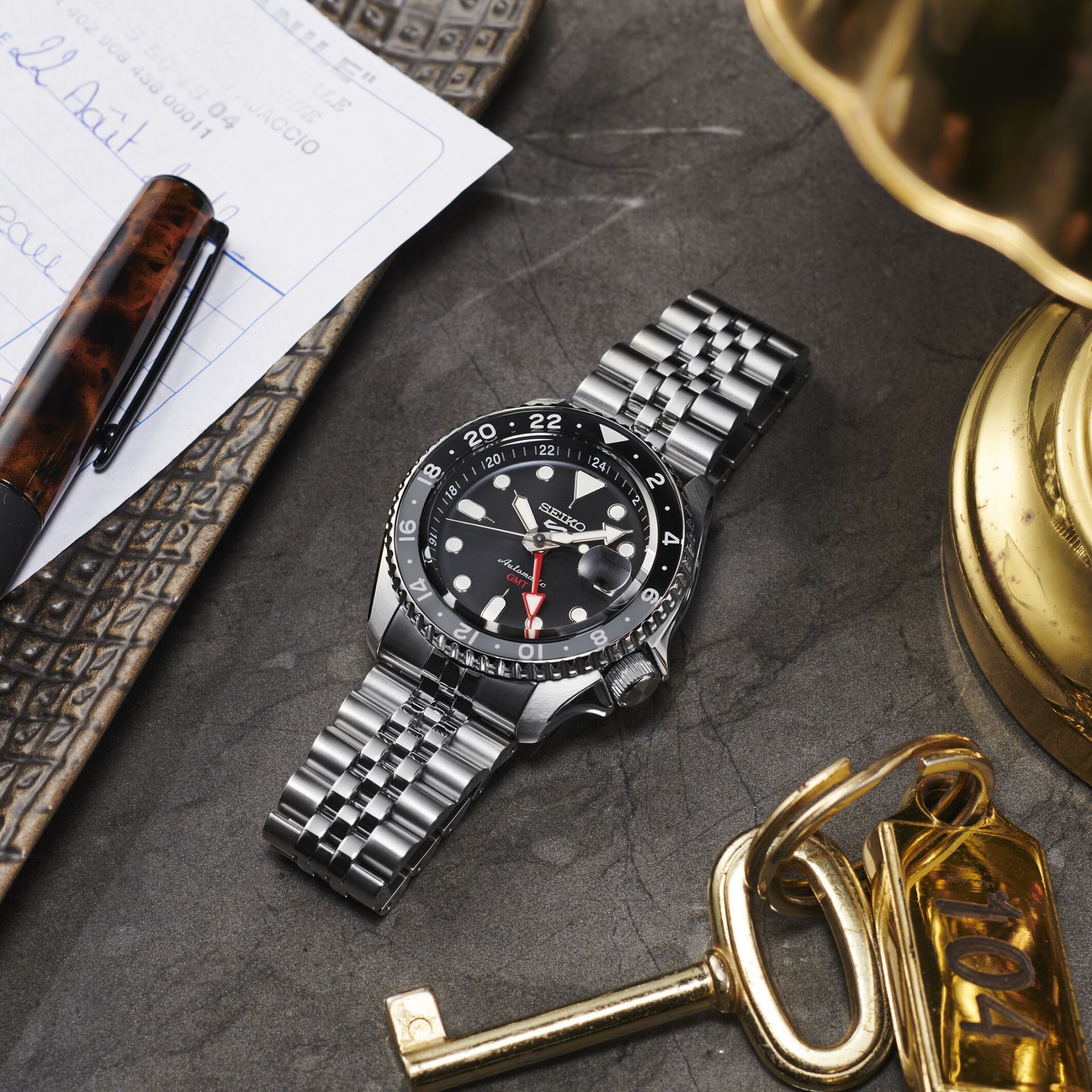 Discover the Seiko 5 Sports Automatic men's watch SSK001K1 now at RM Time.